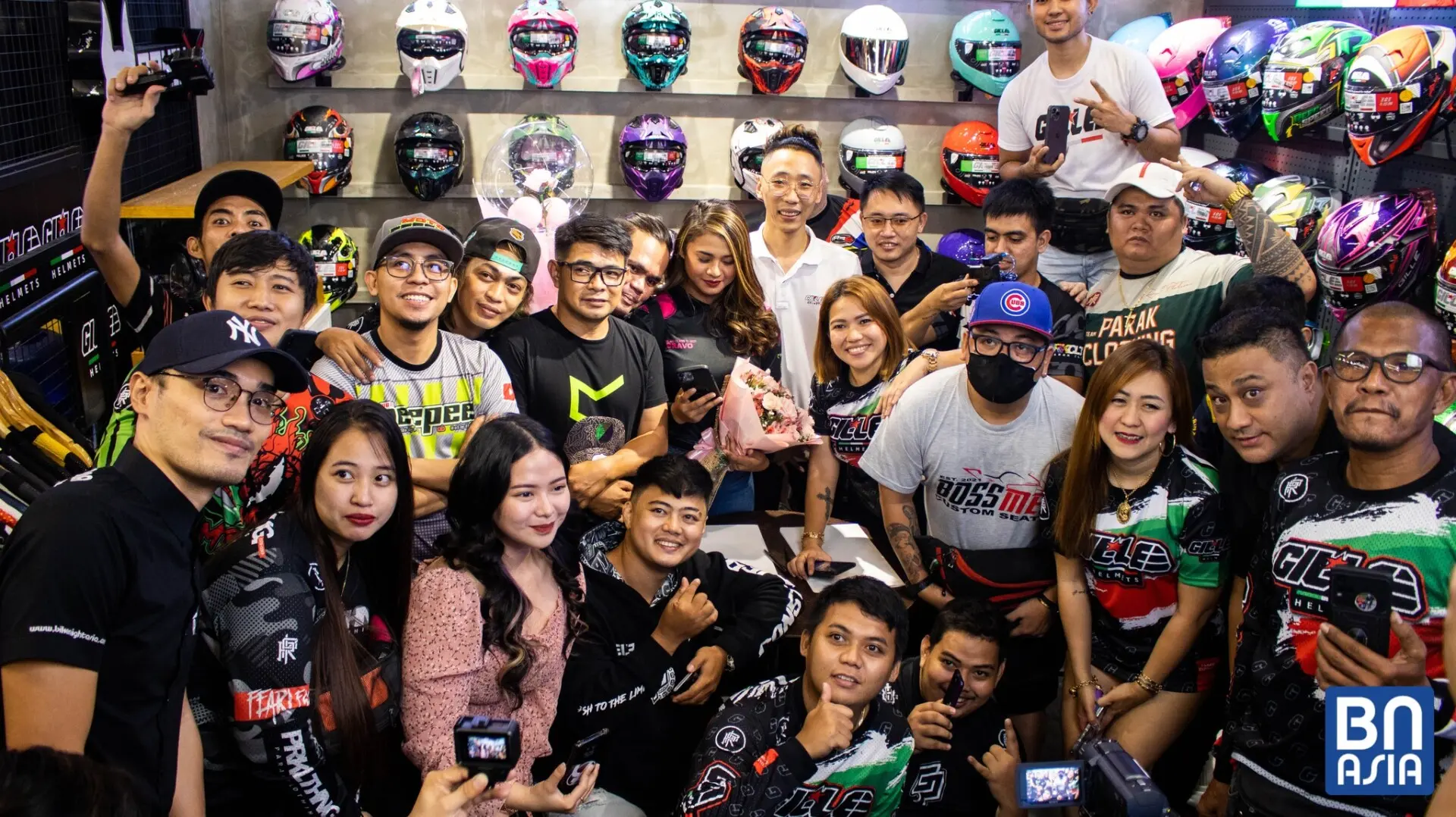 Bike Night Asia Philippines - Fina-Lee! Jet Lee signs her contract with Gille Helmets Philippines