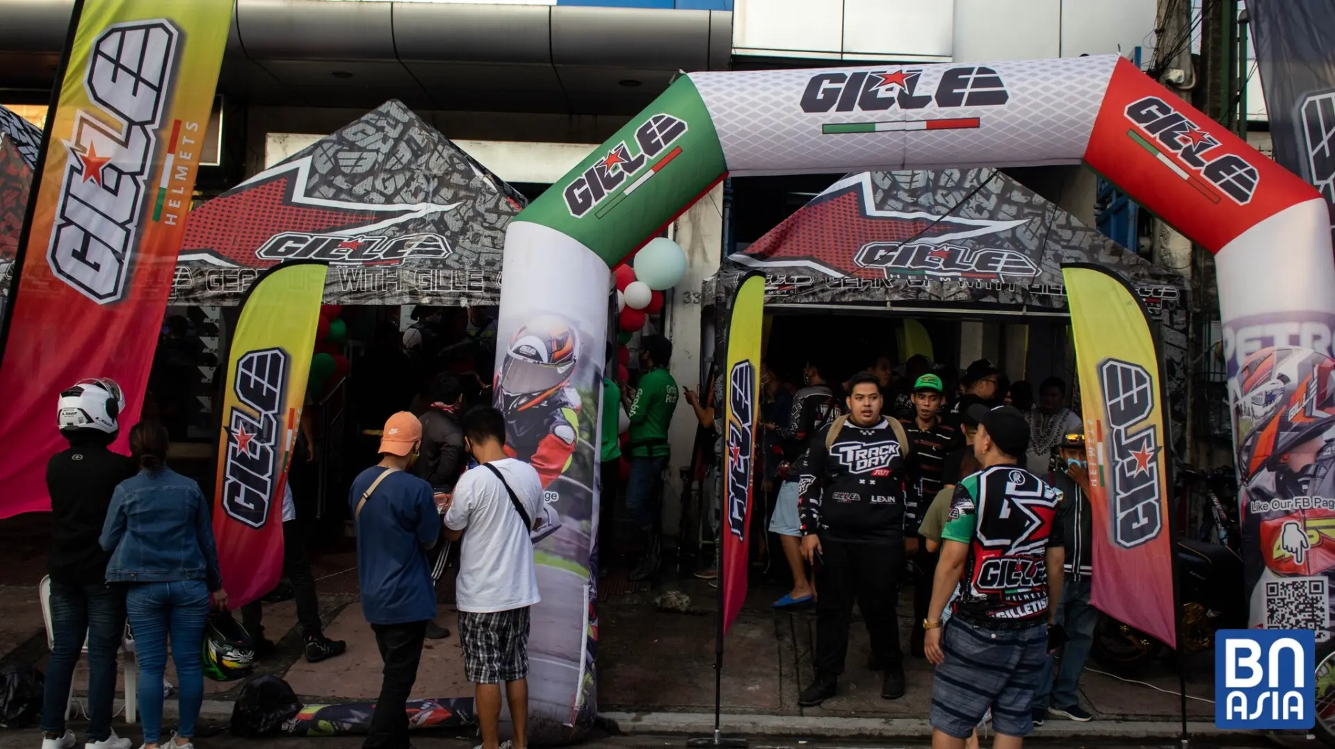 Bike Night Asia Philippines - Fina-Lee! Jet Lee signs her contract with Gille Helmets Philippines